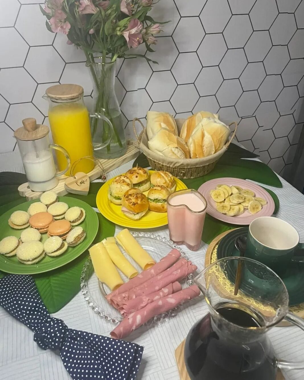 Mesa de café da manhã simples e fácil: como fazer, dicas e ideias